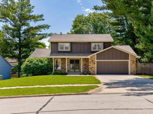 4712 Cody Dr, West Des Moines, IA 50265