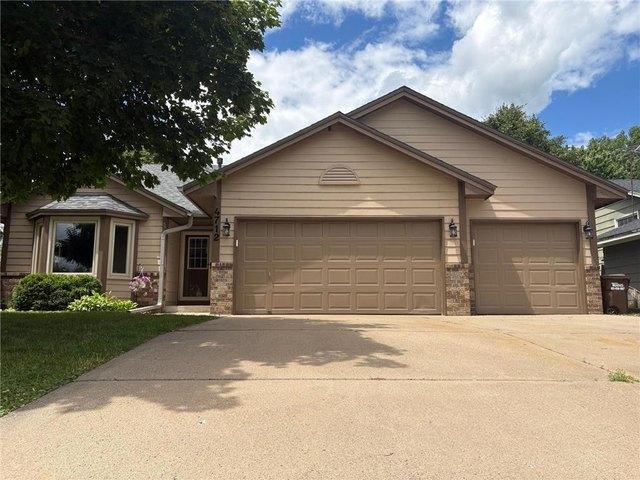 4712 Heather Ridge Rd N, Oakdale, MN 55128