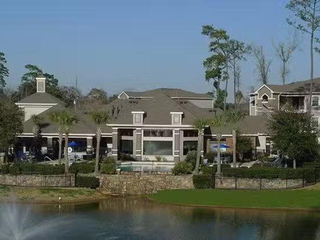 47136301 19800 Kenswick Dr