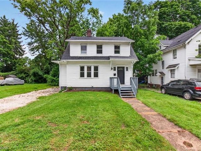 471 Beechwood Dr, Akron, OH 44320
