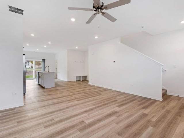 471 E 127th Place