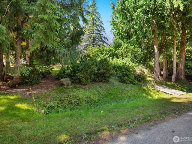471 E Lakeshore Dr W