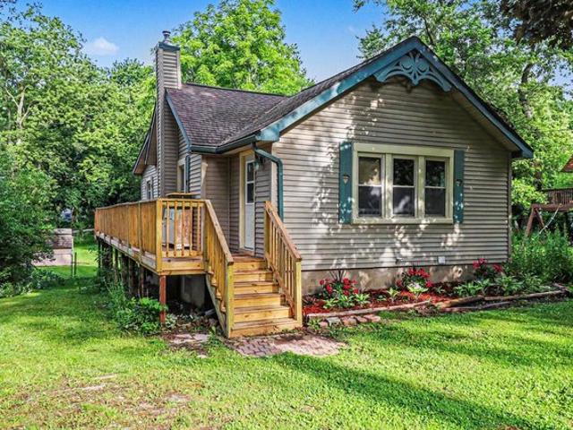 471 Elkinford Dr, White Lake, MI 48383