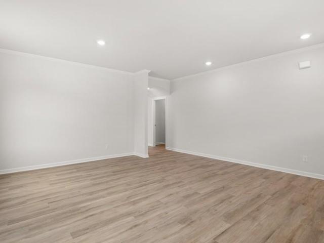 471 Hampton Terrace