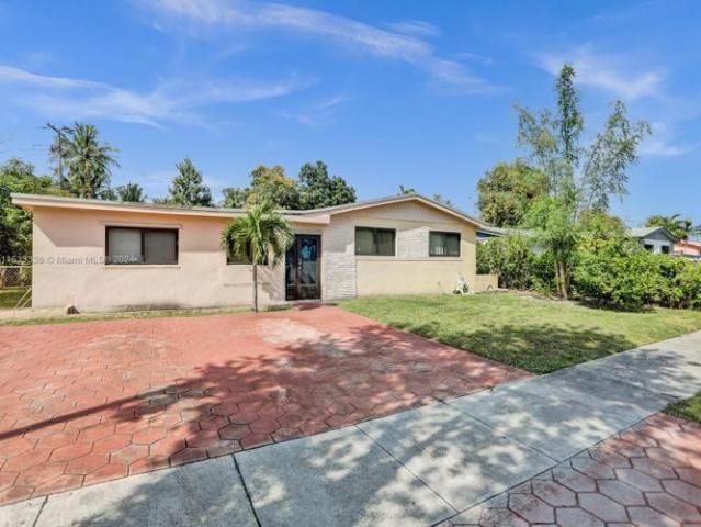 471 NE 180th Dr, North Miami Beach, FL 33162