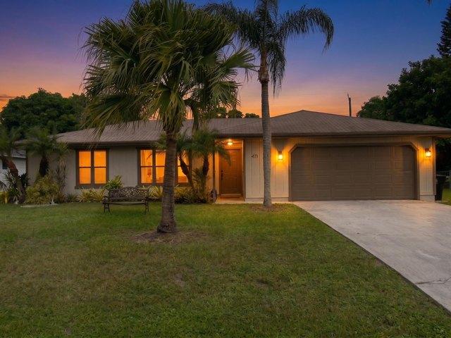 471 SE Lancaster Ave, Port Saint Lucie, FL 34984
