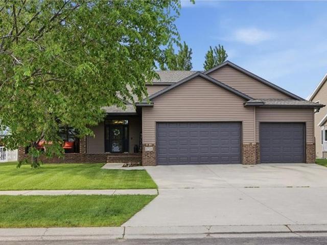 4724 Lavonne Ct S, Fargo, ND 58104
