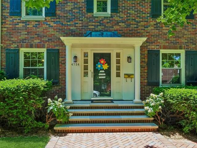 4724 Pleasant St, Des Moines, IA 50312