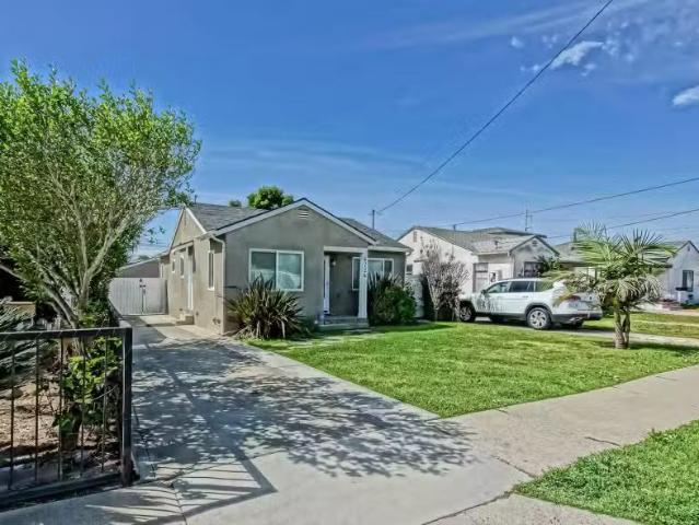 4724 W 136th St, Hawthorne, CA 90250