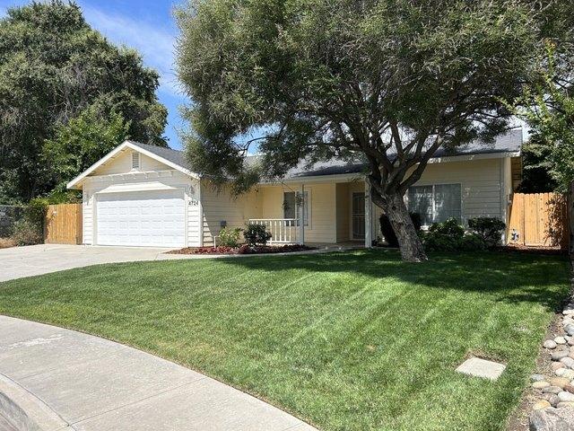 4724 W Manor Ct, Visalia, CA 93291