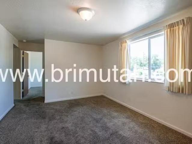4725 S. 1300 E. 20 4725 S. 1300 E
