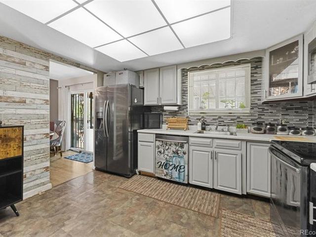 4725 Topeka Ct, Denver, CO 80239
