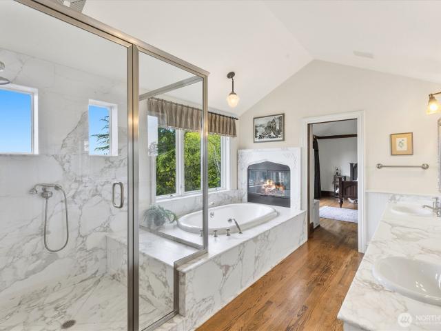 4725 W Mercer Way, Mercer Island, WA 98040 | MLS #2547