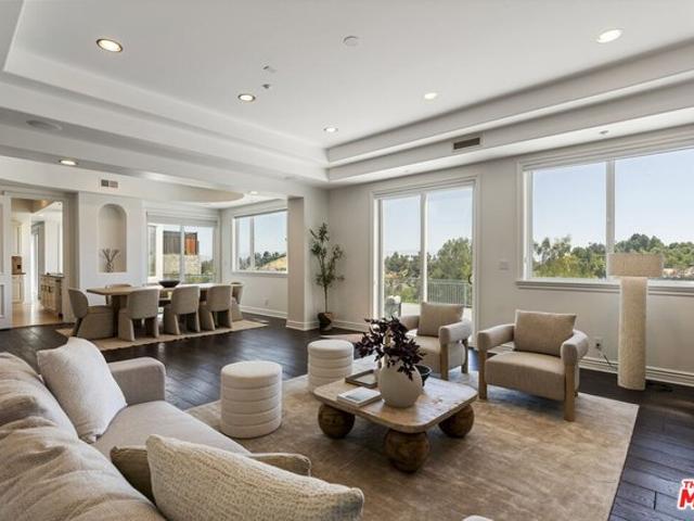 4726 San Sebastian Dr, Woodland Hills, CA 91364