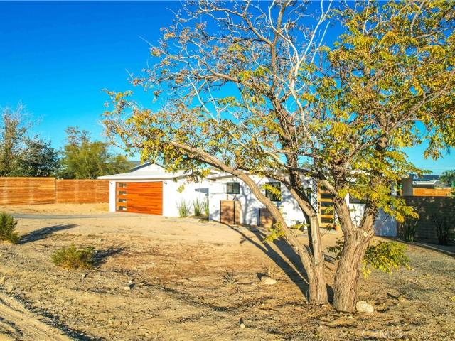 4727 Avenida La Flora Desierta