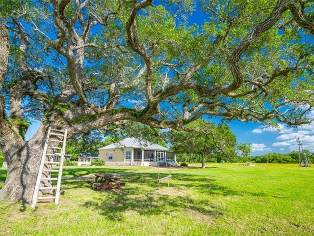 4727 County Road 19, Hallettsville, TX 77442