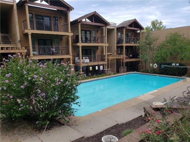 4727 Jarboe St, Unit 102, Kansas City, MO 64112 | MLS #2630