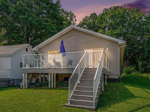 47292 Woodland Dr, Bangor, MI 49013
