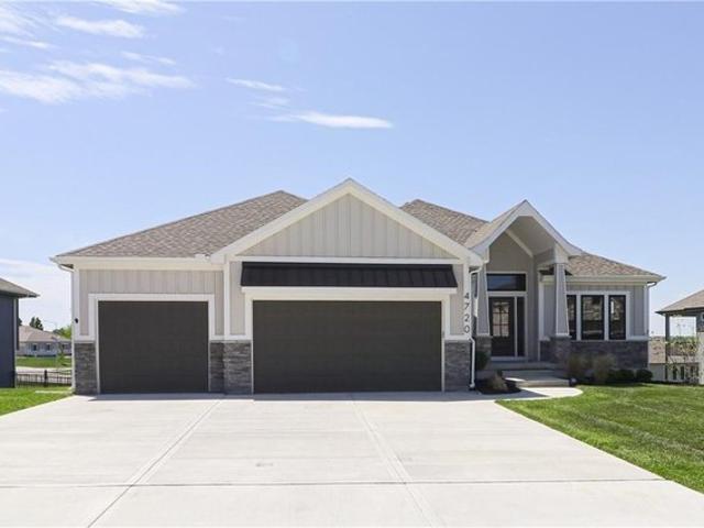4720 NE Freehold Dr, Lee's Summit, MO 64064