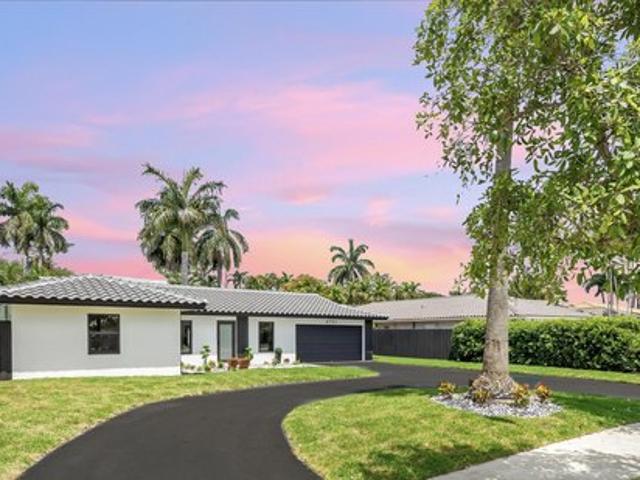 4721 Bayview Dr, Fort Lauderdale, FL 33308