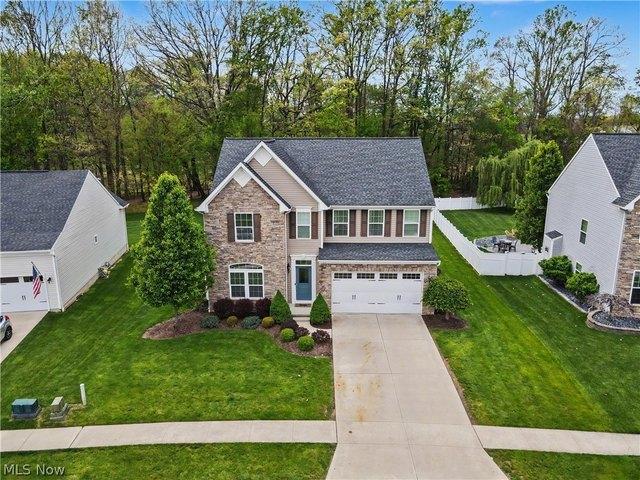 4721 Briar Hill Dr, Ravenna, OH 44266