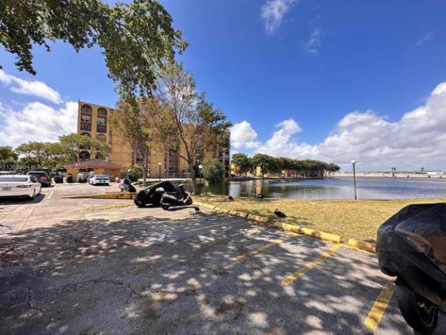 4721 7th St NW #105 12, Miami, FL 33126