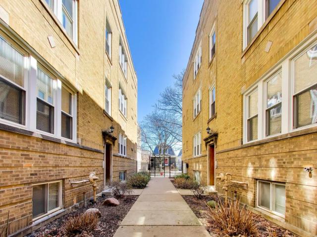 4722 N Kenneth Avenue # 3W