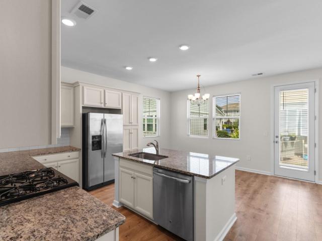 4723 Cloisters Ln