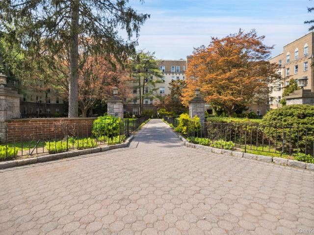 472 Gramatan Ave, Unit BLDG 4 2U, Fleetwood, NY 10552 | MLS #985563 | Compass