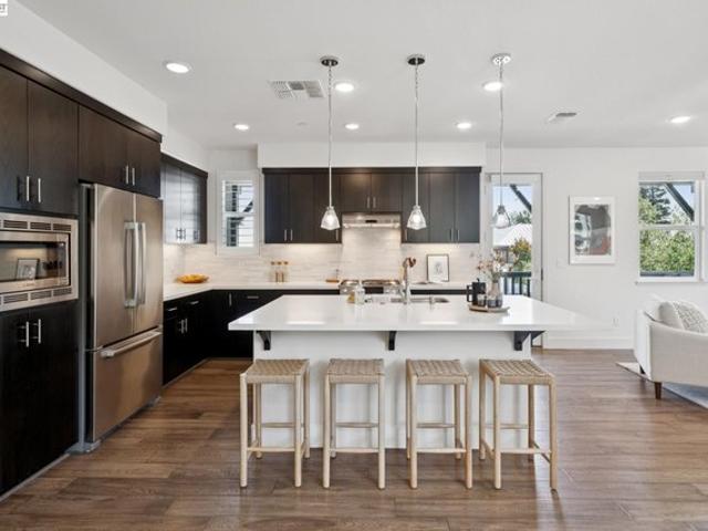 472 Diller St, Alameda, CA 94501