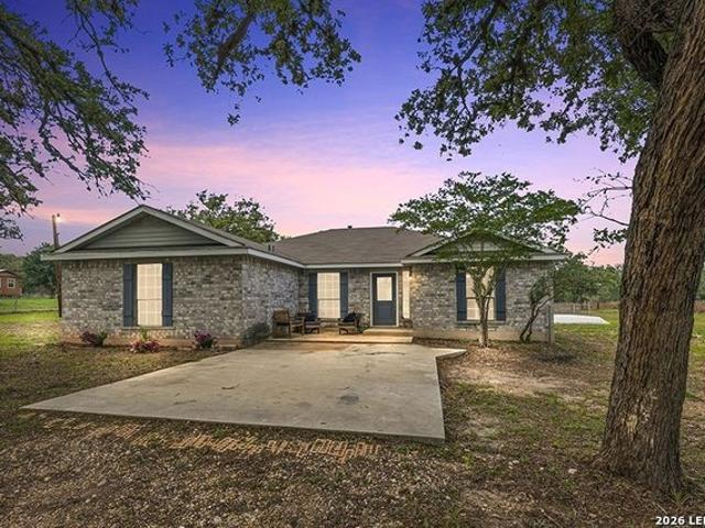 472 Hickory Forrest Dr, Seguin, TX 78155