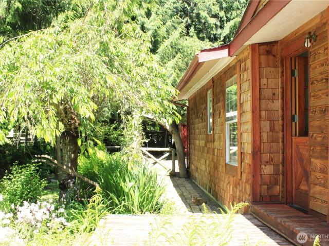 472 Iris Lane