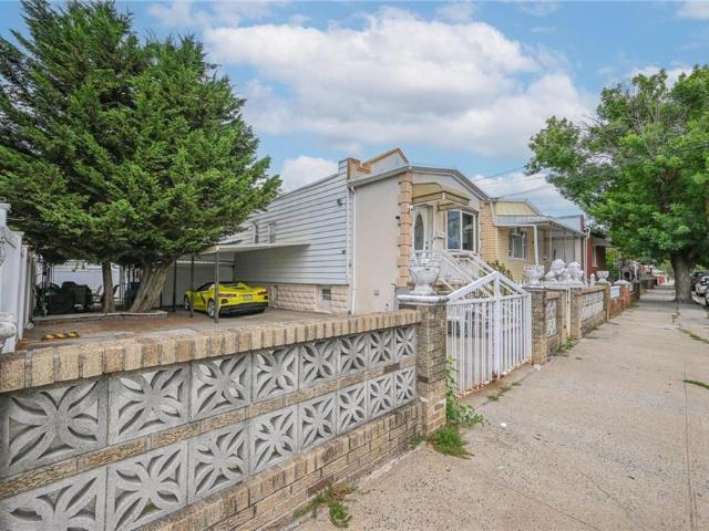 472 Lake Street