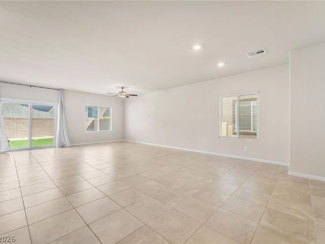 472 Silverweed Avenue