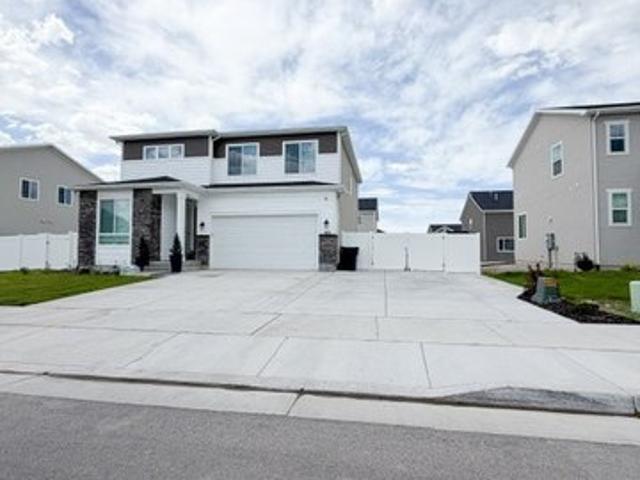 472 W Gallup Ln S, Stansbury Park, UT 84074