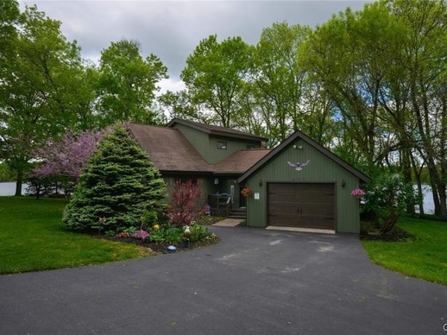 47359 Sunset Dr, Wellesley Island, NY 13640