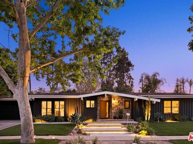 4735 Degovia Ave, Woodland Hills, CA 91364