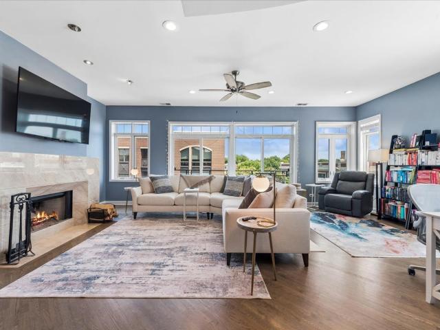 4736 N Lincoln Avenue # 4