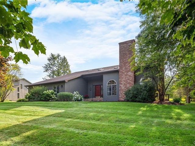4736 Prestwick Dr, Manlius, NY 13104