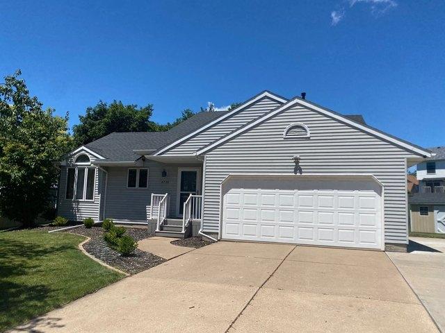 4730 Lockwood Ct, Bettendorf, IA 52722