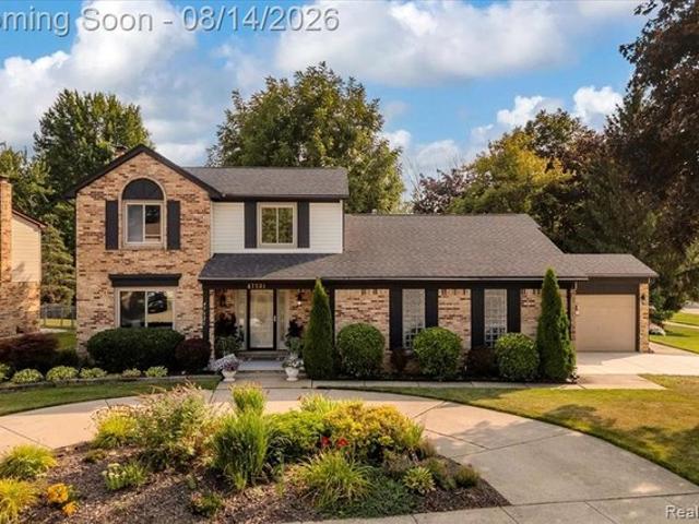 47321 Susan Rd, Macomb Township, MI 48044