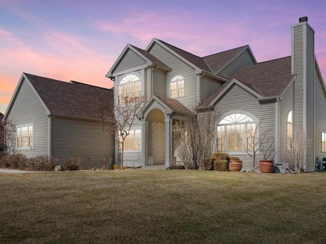 4732 W Woodward Dr, Franklin, WI 53132
