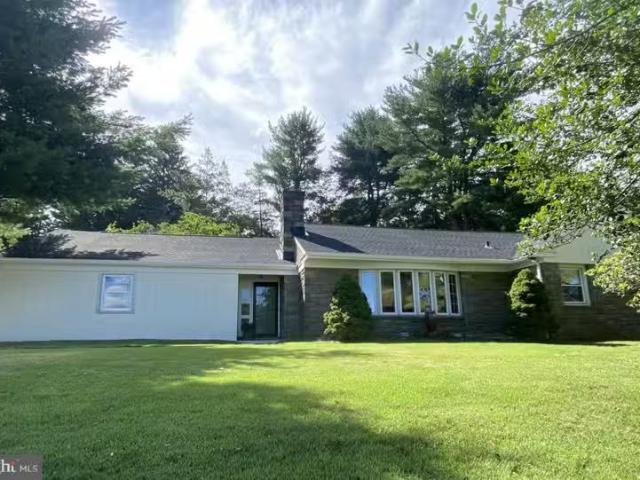 473 COLLINS DR, SPRINGFIELD, PA 19064 Single Family Residence.