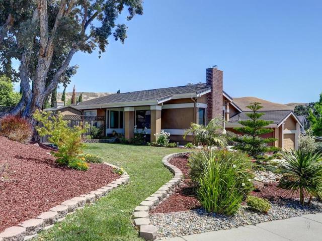 473 Archglen Way