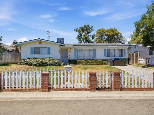 473 N Pine St, Woodlake, CA 93286