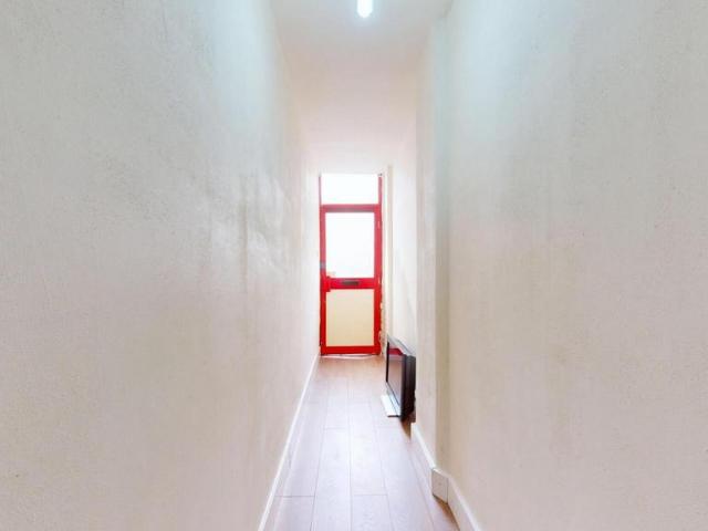 473a London Road Isleworth, Isleworth. 3 bed flat to rent £2,500 pcm £577 pw