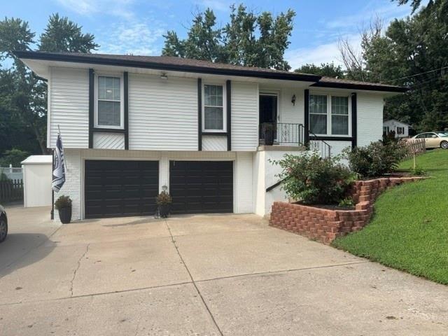 4744 NE 38th St, Kansas City, MO 64117