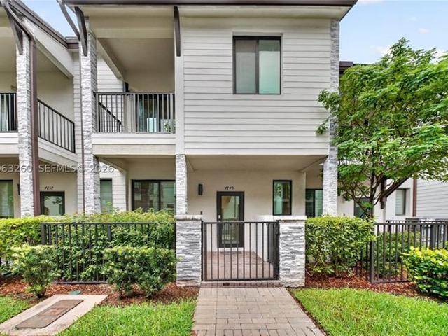 4745 NW 83rd Pkwy, Doral, FL 33166