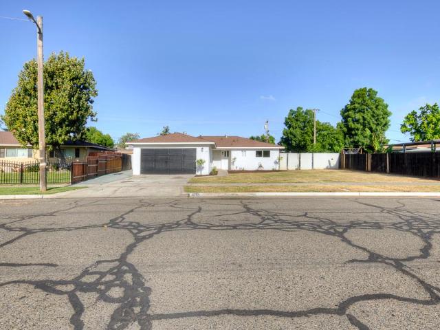 4745 N 5th St, Fresno, CA 93726 | MLS #647079 | Compass