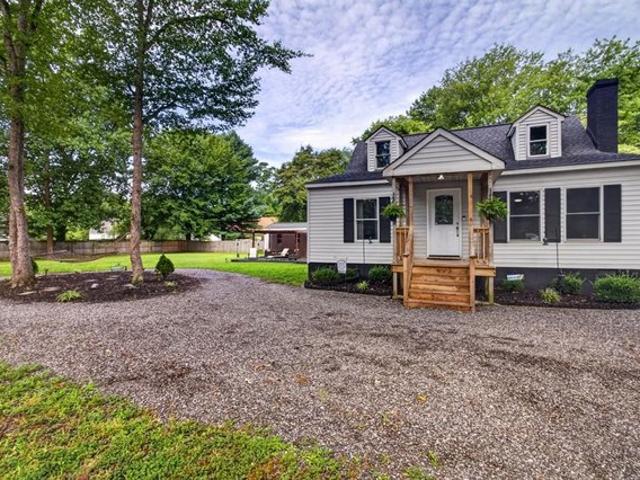 4745 Court Dr, Gloucester, VA 23061